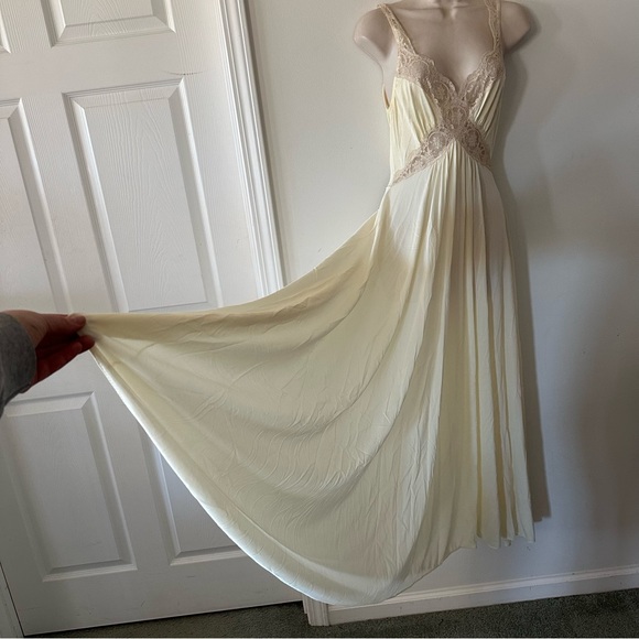 Olga | Intimates & Sleepwear | Olga Vintage Ivory Lace Bodice Negligee ...